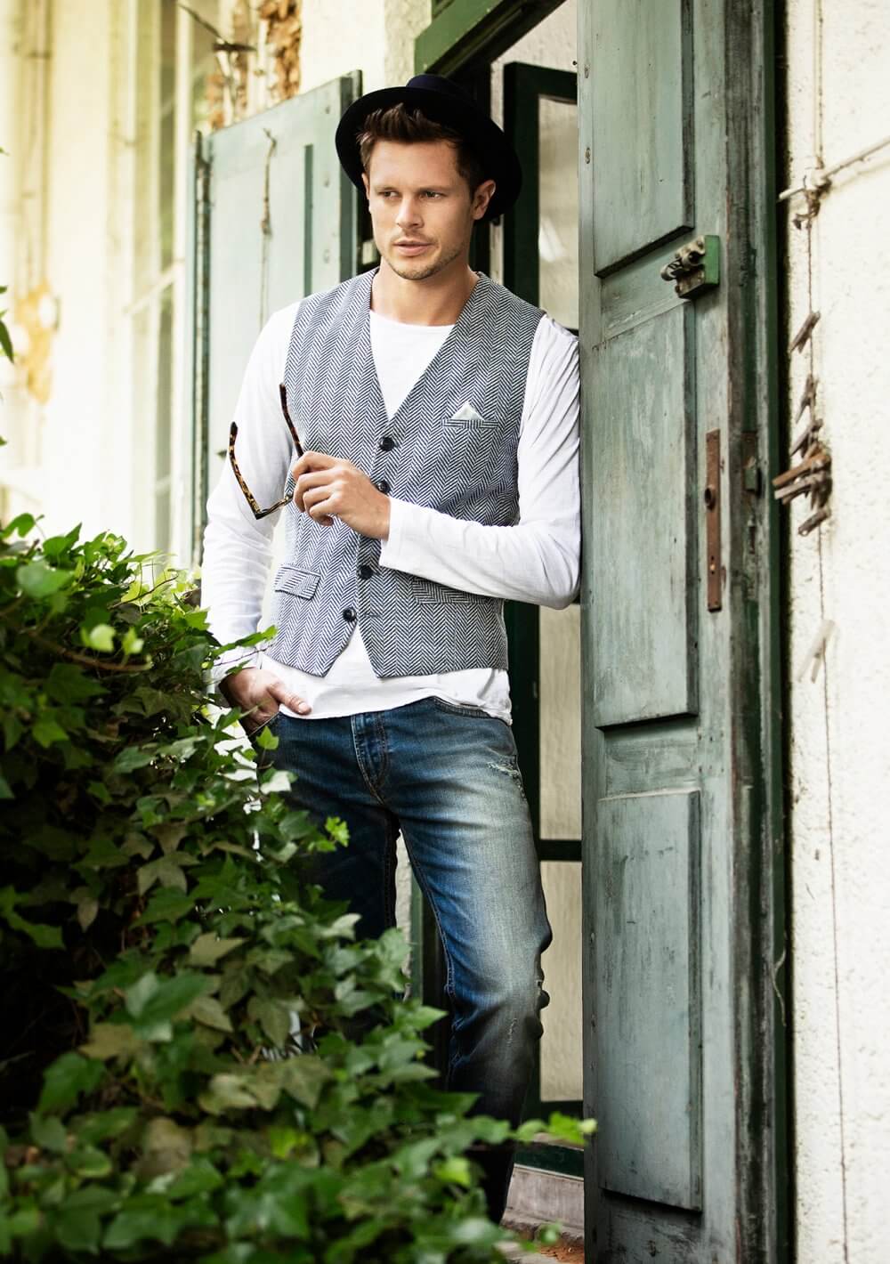 Style Guide: Men's Vests for a perfect and versatile style