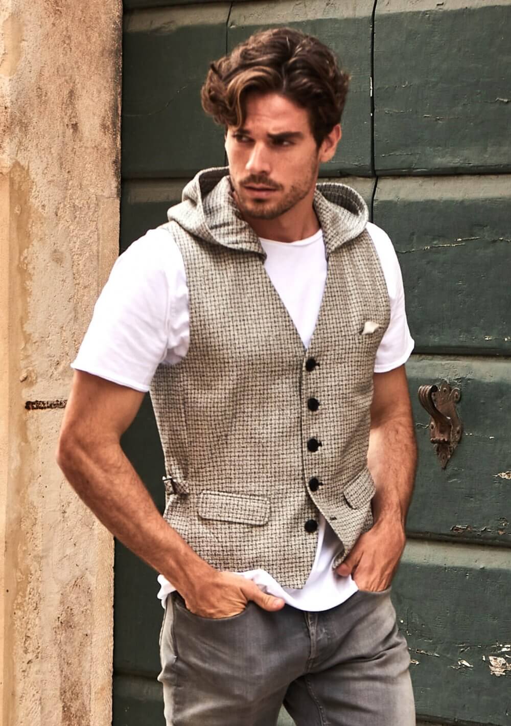 Flexible & Stylish: Men's Hooded Vest from DORNSCHILD!